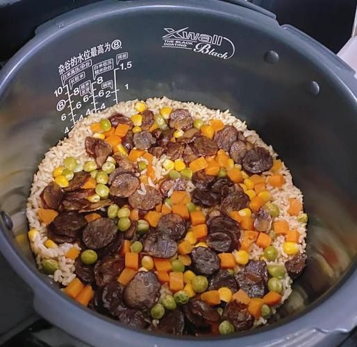 腊肠焖饭电饭锅做法_腊肠焖饭电饭锅水米比例-第1张图片-山城妙识