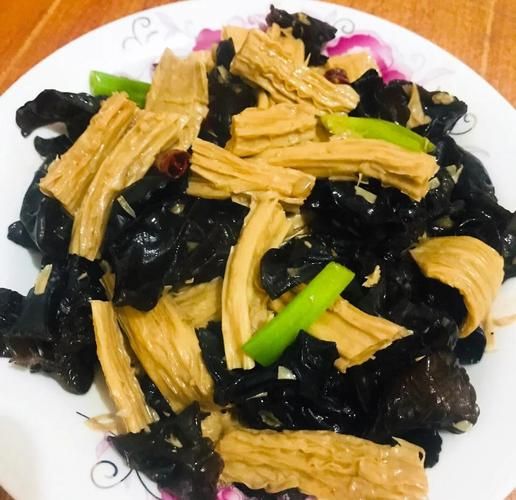 腐竹炒木耳怎么做_腐竹炒木耳用不用焯水-第3张图片-山城妙识
