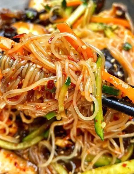 黄瓜粉丝凉菜怎么做_家常凉拌黄瓜粉丝做法-第2张图片-山城妙识