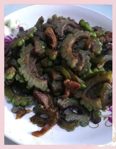 肉炒苦瓜怎么做不苦_苦瓜炒肉先焯水还是先下锅-第3张图片-山城妙识