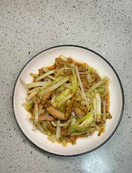 韭黄肉丝怎么炒才嫩_韭黄炒肉丝家常做法-第1张图片-山城妙识 韭黄肉丝怎么炒才嫩_韭黄炒肉丝家常做法-第1张图片-山城妙识