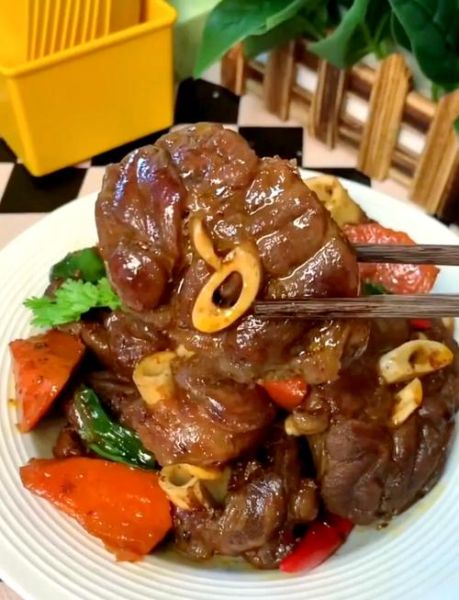 红烧羊腿肉怎么做_红烧羊腿肉的家常做法-第1张图片-山城妙识