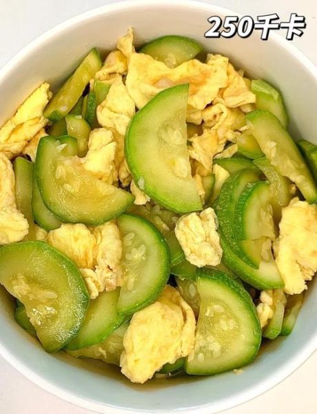 西葫芦炒鸡蛋怎么炒好吃_西葫芦炒鸡蛋家常做法-第1张图片-山城妙识