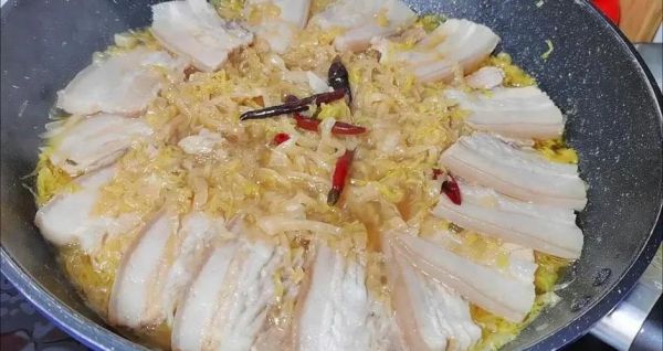 酸菜白肉怎么做好吃_酸菜白肉正宗做法-第2张图片-山城妙识