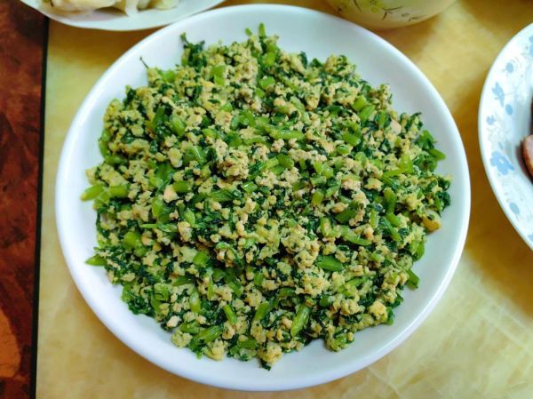 茼蒿炒鸡蛋怎么炒好吃_茼蒿炒鸡蛋的家常做法-第1张图片-山城妙识