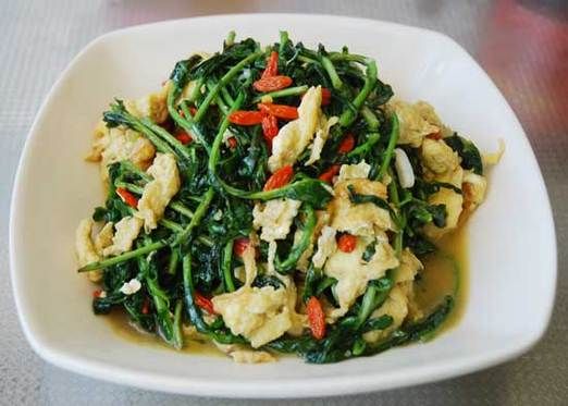 茼蒿炒鸡蛋怎么炒好吃_茼蒿炒鸡蛋的家常做法-第3张图片-山城妙识