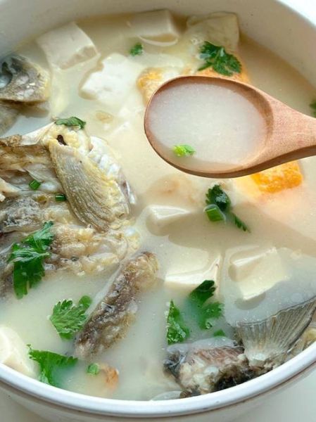 鲫鱼怎么做好吃_家常鲫鱼汤的做法-第1张图片-山城妙识