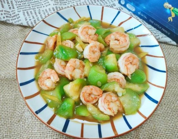 虾仁炒丝瓜怎么做_丝瓜炒虾仁要不要焯水-第1张图片-山城妙识