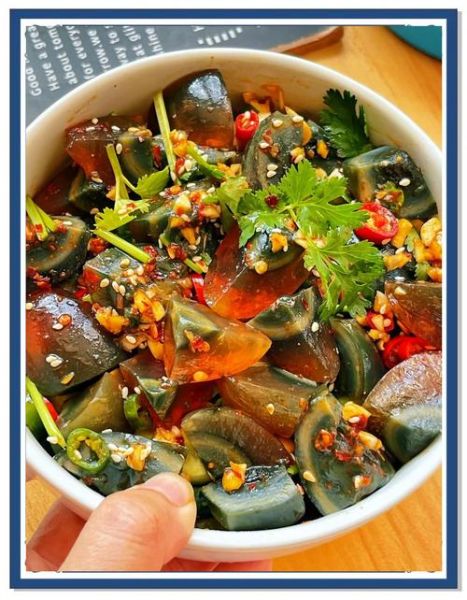 青椒皮蛋怎么做_皮蛋拌青椒的做法-第1张图片-山城妙识