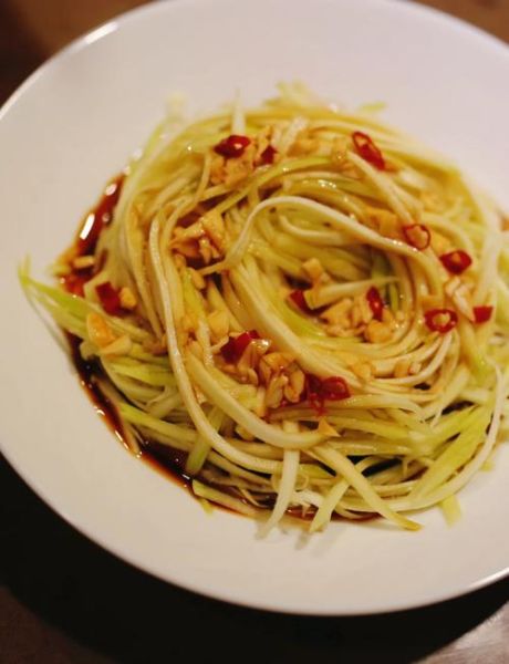 凉拌西葫芦丝怎么做好吃_凉拌西葫芦丝需要焯水吗-第1张图片-山城妙识