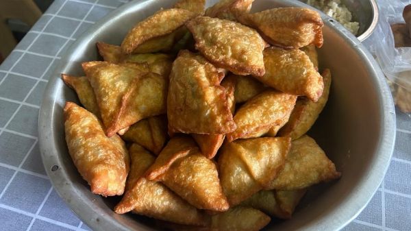 炸菜角怎么做外皮酥脆_炸菜角馅料怎么调才香-第1张图片-山城妙识