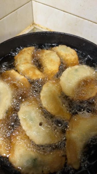 炸菜角怎么做外皮酥脆_炸菜角馅料怎么调才香-第3张图片-山城妙识