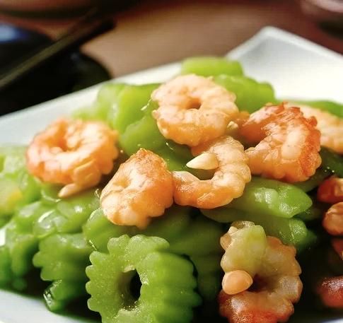 苦瓜炒虾仁怎么做_苦瓜炒虾仁去苦技巧-第3张图片-山城妙识