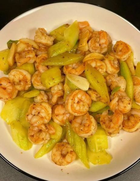 黄瓜炒虾仁怎么炒好吃_黄瓜炒虾仁的家常做法-第3张图片-山城妙识