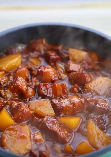 土豆红烧肉最简单做法_新手零失败技巧-第1张图片-山城妙识 土豆红烧肉最简单做法_新手零失败技巧-第1张图片-山城妙识