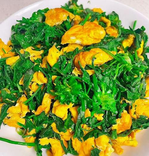 茼蒿炒鸡蛋怎么做_茼蒿炒鸡蛋需要焯水吗-第1张图片-山城妙识