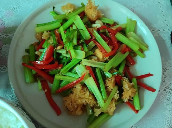 炒银耳的家常做法_炒银耳怎么做好吃-第2张图片-山城妙识