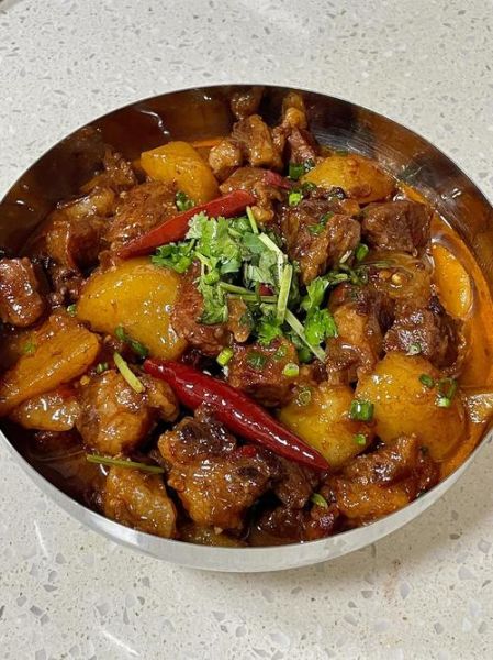 牛肉炖土豆怎么做好吃又烂_家常做法步骤详解-第2张图片-山城妙识