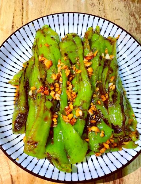 虎皮辣子怎么做_虎皮辣子家常做法-第1张图片-山城妙识