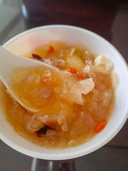 银耳羹怎么做_银耳羹要炖多久-第2张图片-山城妙识