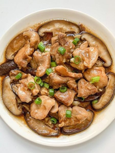 香菇滑鸡怎么做_香菇滑鸡用干香菇还是鲜香菇-第1张图片-山城妙识