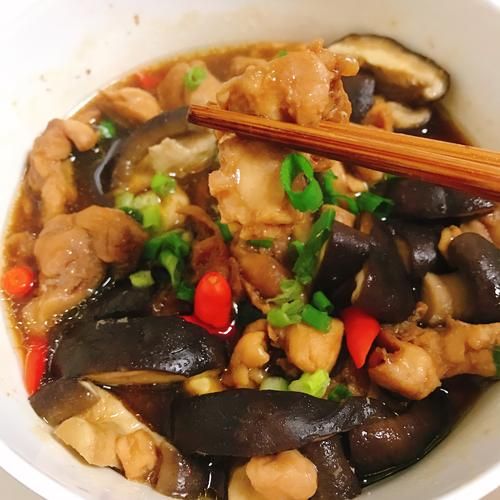 香菇滑鸡怎么做_香菇滑鸡用干香菇还是鲜香菇-第3张图片-山城妙识