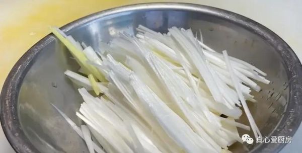 胡萝卜怎么炒好吃_胡萝卜丝的做法大全-第1张图片-山城妙识