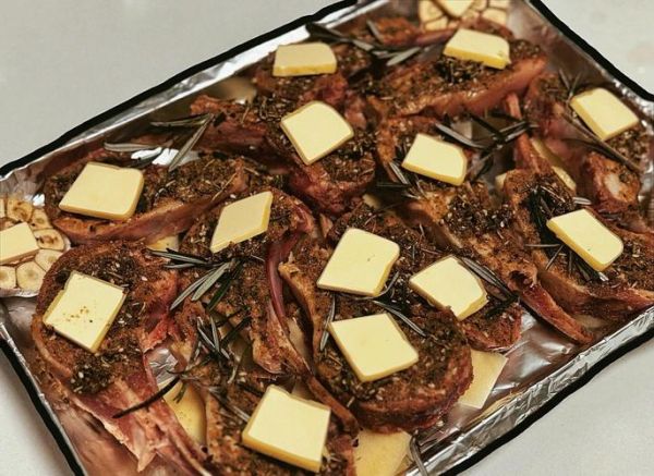烤羊排的家常做法_烤箱温度时间怎么调-第1张图片-山城妙识