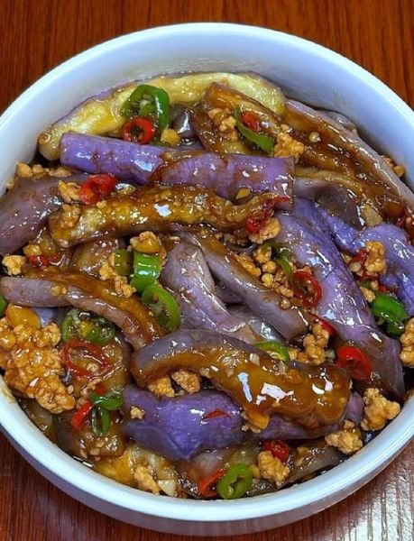 茄子猪肉包子馅怎么做_茄子猪肉包子馅的配方比例-第1张图片-山城妙识