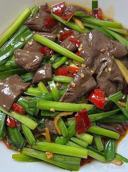 韭菜炒鸭血怎么做_鸭血炒韭菜要不要焯水-第3张图片-山城妙识 韭菜炒鸭血怎么做_鸭血炒韭菜要不要焯水-第3张图片-山城妙识