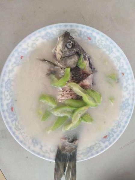 丝瓜鲫鱼汤怎么做_丝瓜鲫鱼汤的做法窍门-第1张图片-山城妙识