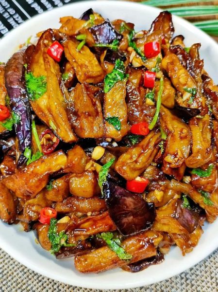 圆茄子炒肉怎么做好吃_圆茄子炒肉的家常做法-第2张图片-山城妙识