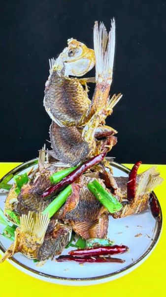 酥鲫鱼的家常做法_酥鲫鱼怎么做才酥脆-第1张图片-山城妙识 酥鲫鱼的家常做法_酥鲫鱼怎么做才酥脆-第1张图片-山城妙识