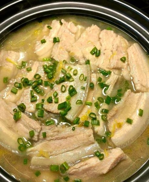 酸菜汆白肉怎么做_正宗东北做法-第1张图片-山城妙识 酸菜汆白肉怎么做_正宗东北做法-第1张图片-山城妙识