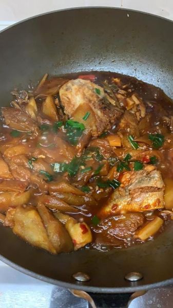 鲶鱼炖茄子怎么做_鲶鱼炖茄子用不用焯水-第3张图片-山城妙识