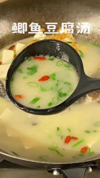 鲫鱼汤怎么做才白_鲫鱼汤去腥技巧-第1张图片-山城妙识 鲫鱼汤怎么做才白_鲫鱼汤去腥技巧-第1张图片-山城妙识