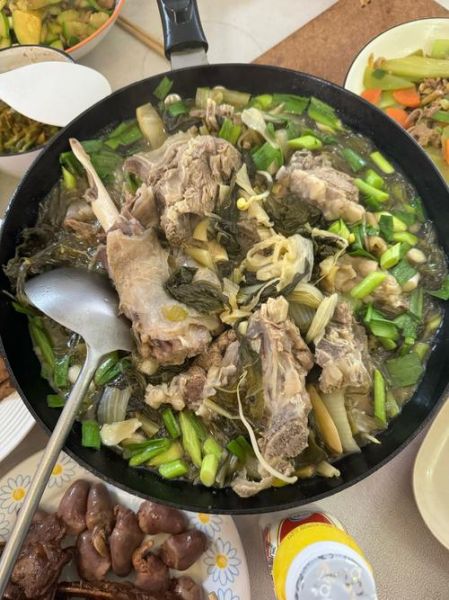 羊肉炖白菜的家常做法_怎么炖才不膻-第1张图片-山城妙识 羊肉炖白菜的家常做法_怎么炖才不膻-第1张图片-山城妙识