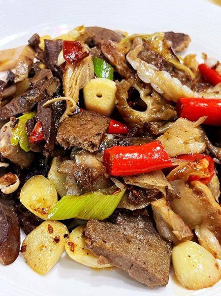 炒羊杂的家常做法_羊杂怎么炒不腥-第1张图片-山城妙识