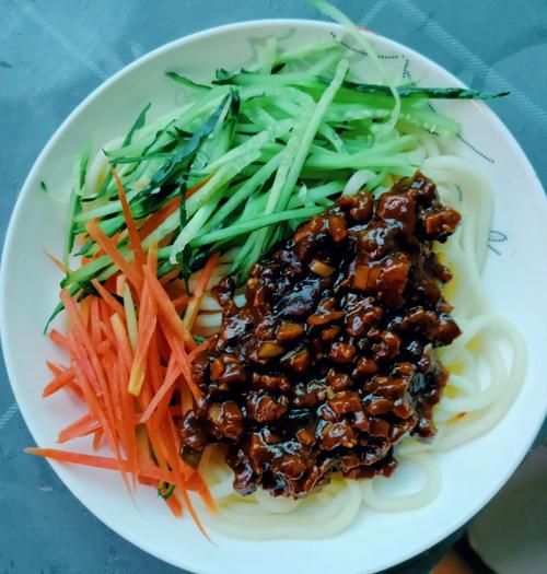 炸酱面怎么做_炸酱面家常做法步骤-第1张图片-山城妙识