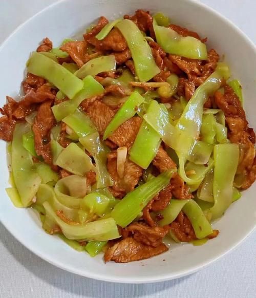 莴笋炒肉片怎么做_莴笋炒肉片用焯水吗-第1张图片-山城妙识 莴笋炒肉片怎么做_莴笋炒肉片用焯水吗-第1张图片-山城妙识