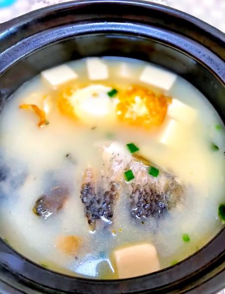 鲫鱼豆腐汤怎么炖才白_鲫鱼豆腐汤的家常做法-第1张图片-山城妙识 鲫鱼豆腐汤怎么炖才白_鲫鱼豆腐汤的家常做法-第1张图片-山城妙识