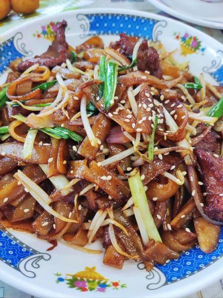 干炒牛河怎么炒才够锅气_干炒牛河用什么河粉最好-第1张图片-山城妙识 干炒牛河怎么炒才够锅气_干炒牛河用什么河粉最好-第1张图片-山城妙识