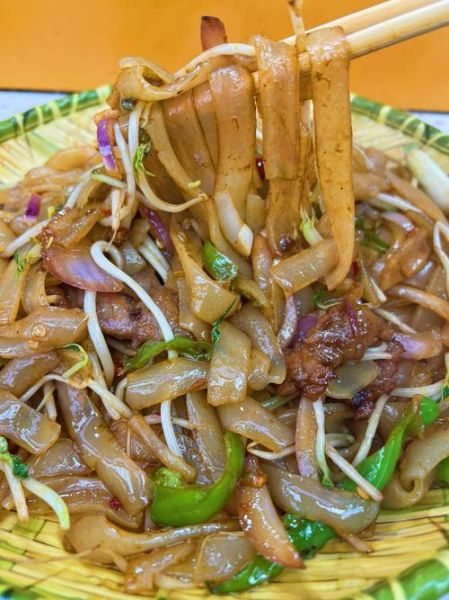 干炒牛河怎么炒才够锅气_干炒牛河用什么河粉最好-第2张图片-山城妙识 干炒牛河怎么炒才够锅气_干炒牛河用什么河粉最好-第2张图片-山城妙识