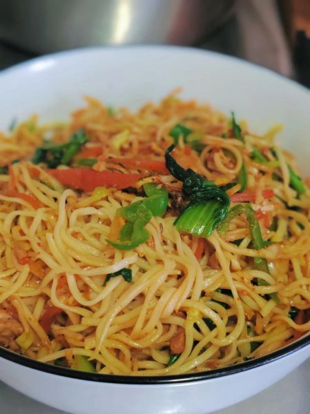 炒细面怎么炒不粘锅_家常炒细面做法-第1张图片-山城妙识