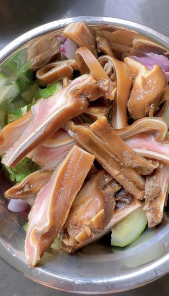 猪耳朵拌黄瓜怎么做_猪耳朵拌黄瓜正宗做法-第1张图片-山城妙识 猪耳朵拌黄瓜怎么做_猪耳朵拌黄瓜正宗做法-第1张图片-山城妙识