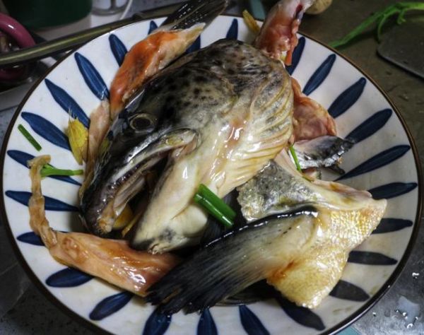 三文鱼头有什么营养_三文鱼头功效与作用-第3张图片-山城妙识 三文鱼头有什么营养_三文鱼头功效与作用-第3张图片-山城妙识