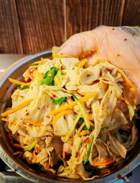 凉拌豆皮丝怎么做_凉拌豆皮丝热量高吗-第2张图片-山城妙识