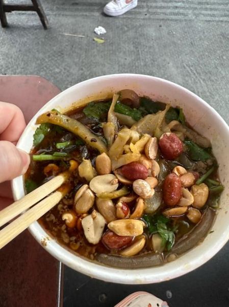 重庆八哥酸辣粉加盟基地在哪_加盟费多少钱-第3张图片-山城妙识