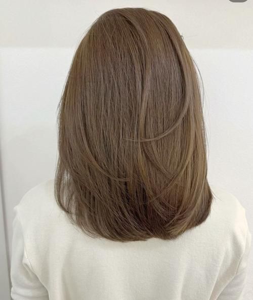 亚麻色适合什么肤色_亚麻色掉色后是什么颜色-第2张图片-山城妙识