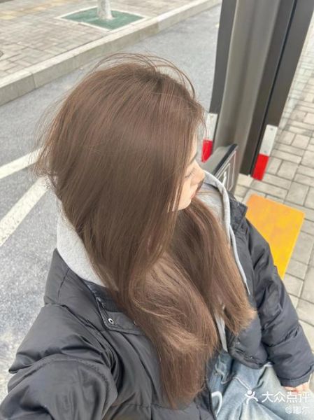 亚麻色适合什么肤色_亚麻色掉色后是什么颜色-第1张图片-山城妙识